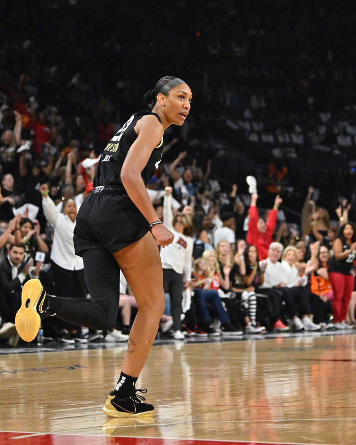 在今天的WNBA总决赛上……__财经头条__新浪财经