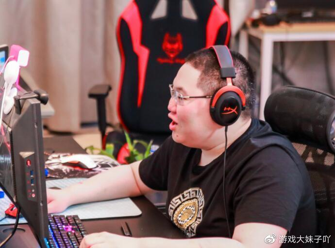 PDD和粉丝吵起来了，声称赚不到钱就是不努力，被反击到无话可说|反击|粉丝|电竞_新浪新闻