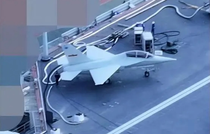 教-10T：与歼-35等出现在福建舰上，为全球首款弹射版舰载教练机|教练机|舰载机|舰载