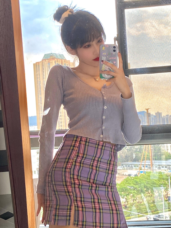 99年 白羊座 170 45kg 分享日常穿搭的女孩