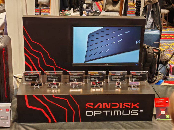 焕新出发，存储无界！全新SANDISK Optimus系列亮相 CES 2026__财经头条__新浪财经
