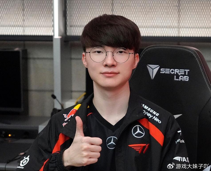 山寨版faker火了，一个动作保持一个晚上，上万人观看他直播|山寨|主播|模仿秀_新浪新闻