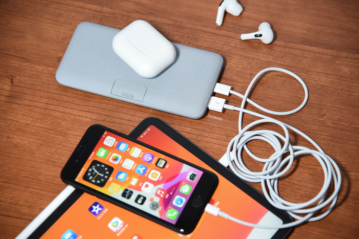 缓解iPhone12电池容量小焦虑 南卡无线充电宝POW2体验__财经头条__新浪财经