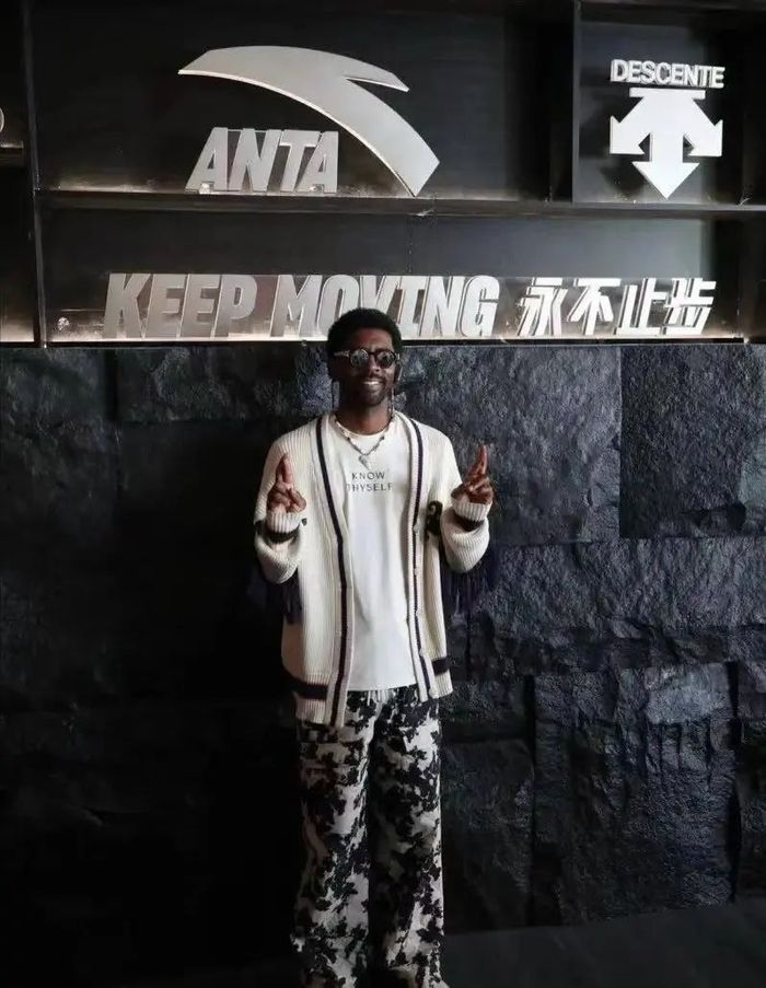 不一样的凯里·欧文！|nba|斯蒂芬-库里|科比-布莱恩特|凯里-欧文|安踏_新浪新闻