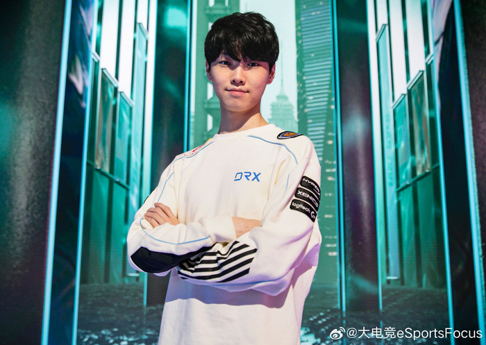 LOL官推更新： Chovy选手连续五年进入世界赛八强……