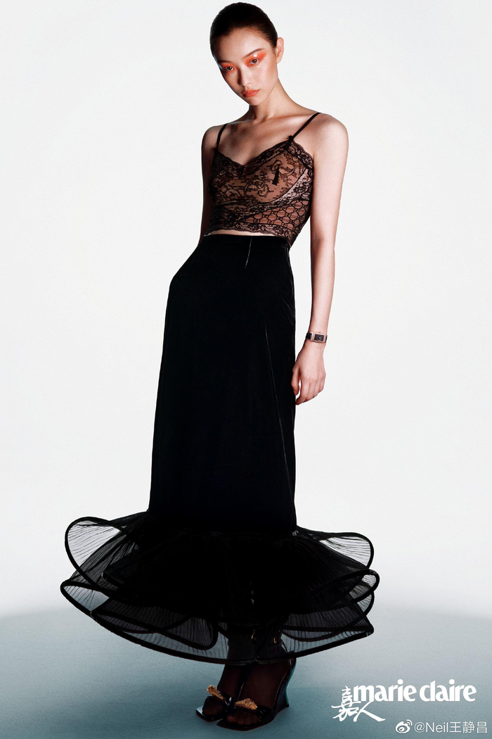 登上《嘉人》杂志7月刊封面 监制：Mix Wei 刘颂 Punkcherry__财经头条__新浪财经