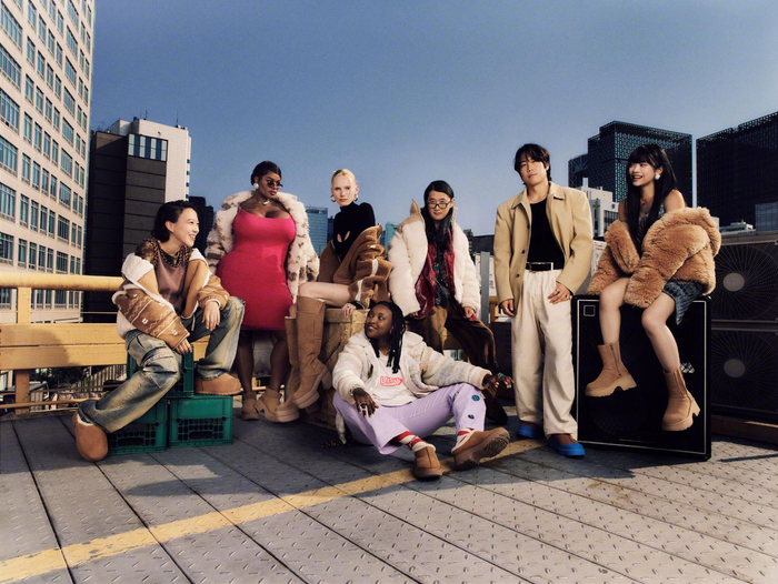 UGG 发布2024秋冬系列“FEELS LIKE UGG”广告大片…__财经头条__新浪财经