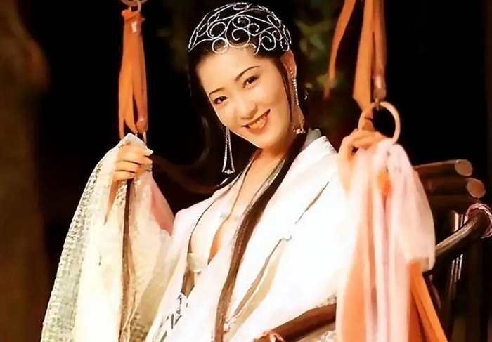 “最美潘金莲”杨思敏：19岁一炮而红，33岁后却沦落到卖拉面