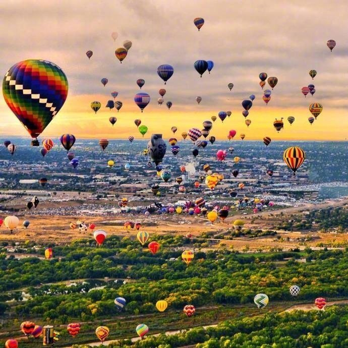 浪漫的土耳其梦幻的热气球