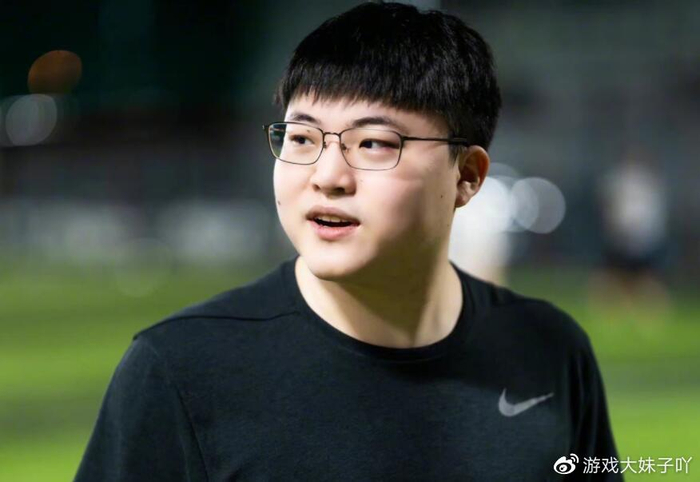 Uzi事业遭受沉重打击，又因为家庭问题，确定将永久告别赛场