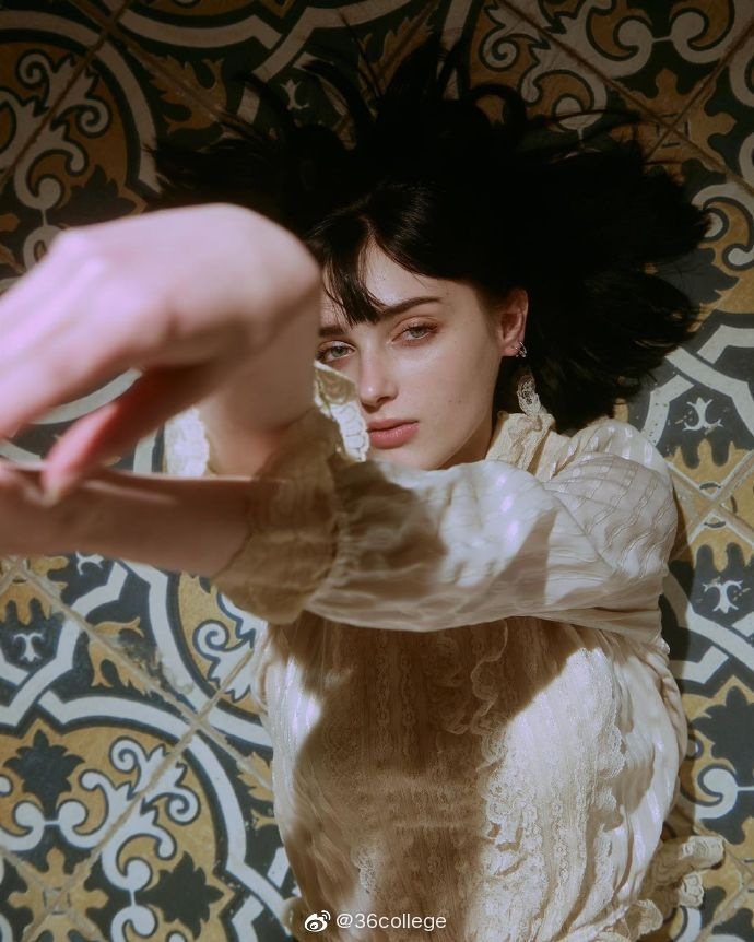 又清冷又媚的美少女 ins:ashrosedaniels