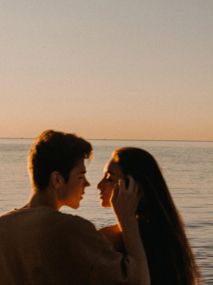 刷爆朋友圈的海边情侣照｜vladlen_lysenko__财经头条__新浪财经