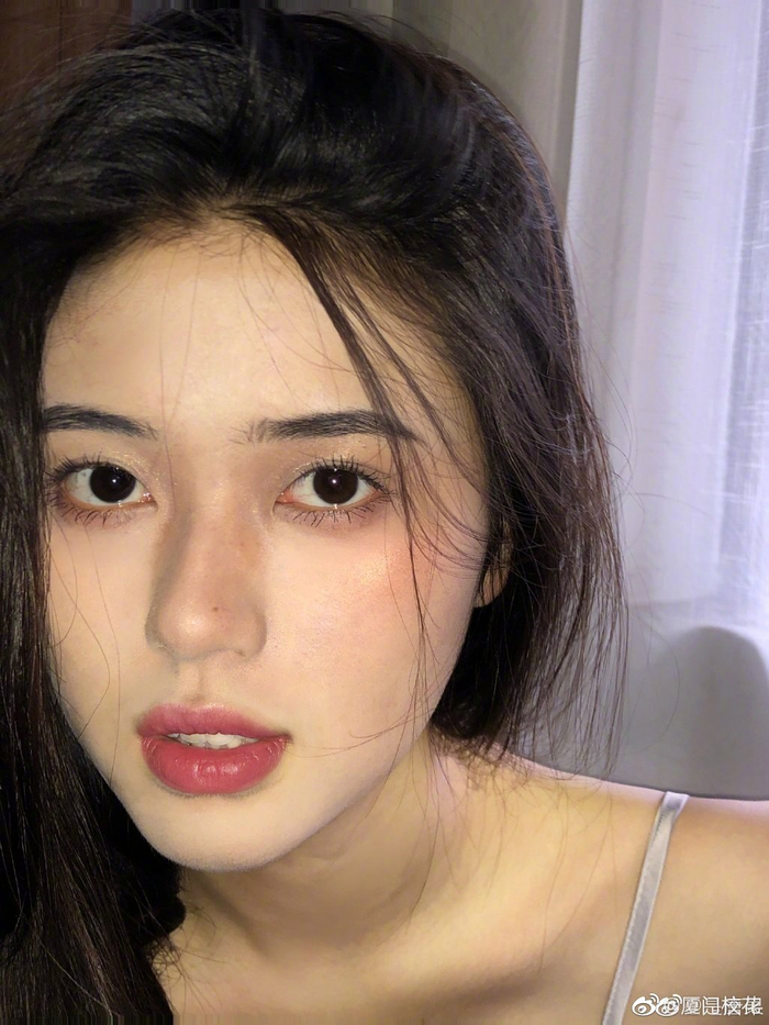 她叫唐果，02年，就读于广西艺术学院，身高173cm，爱好跳舞