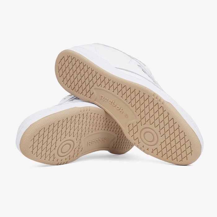 Reebok锐步与加拿大潮流品牌JJJJound合作推出的JJJJound