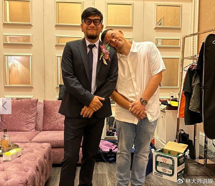 49岁张震岳办婚礼！老婆身材太好被称“黑美人”，两人儿子已5岁|张震岳|黑美人|婚礼_新浪新闻