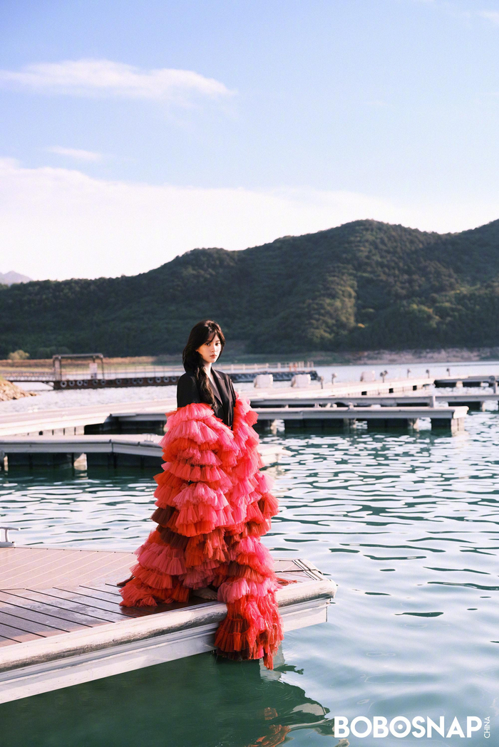 欧阳娜娜 × 张子枫 BOBOSNAP 2021春夏刊封面大片……