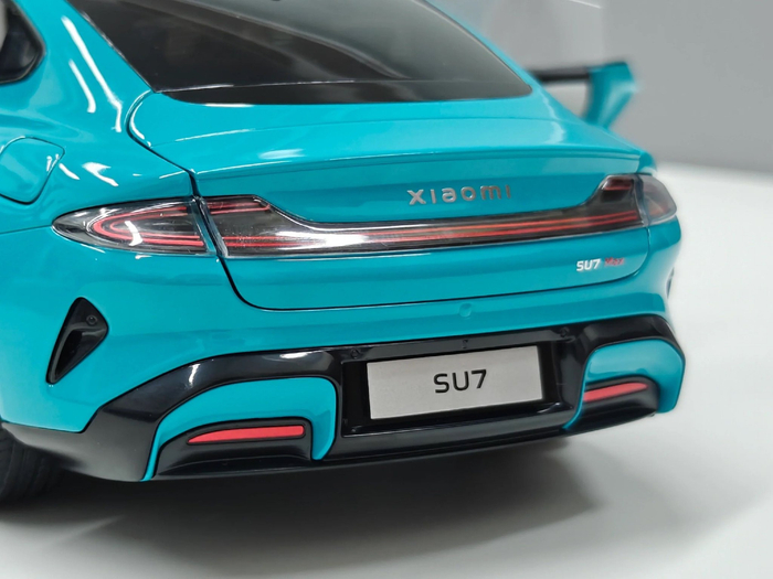 你别说，这个小米SU7合金车模卖499元，看着挺不错啊