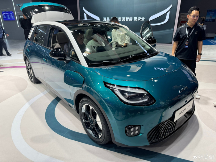 埃安AION UT，4270mm长的车长超2750mm的轴距，这造型，这配色，这萌态…__财经头条