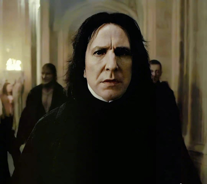 王思聪万圣节cos斯内普教授，不管是发型还是服装都好像……