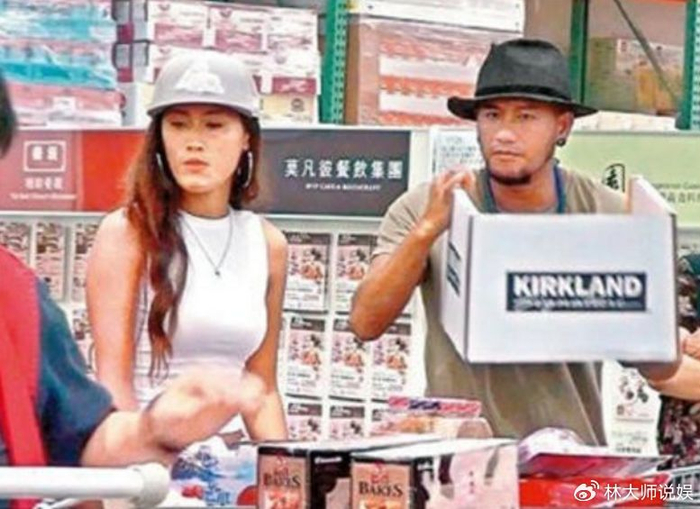 49岁张震岳办婚礼！老婆身材太好被称“黑美人”，两人儿子已5岁