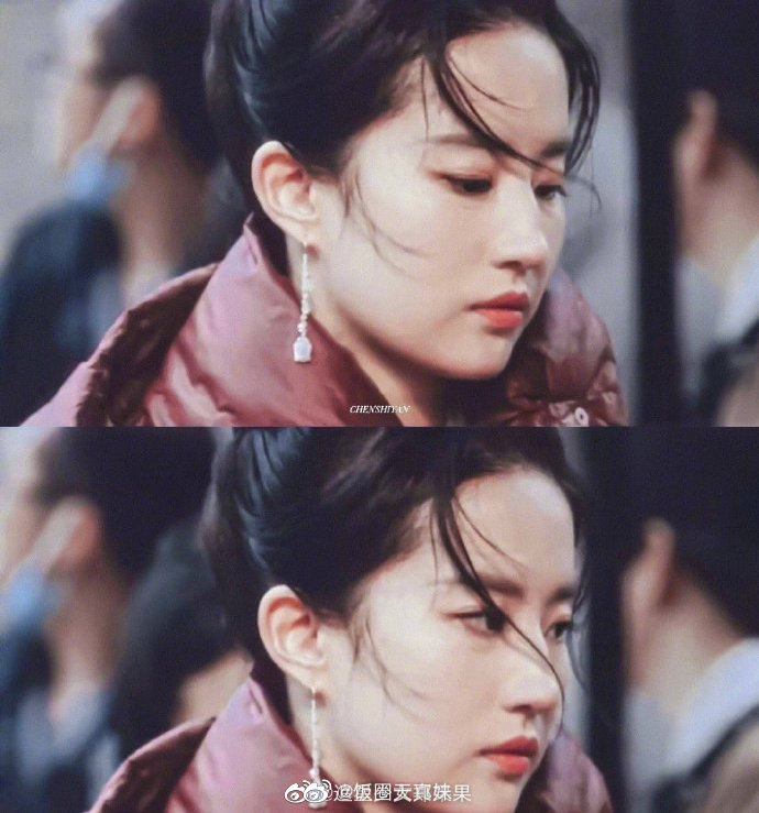 刘亦菲这件红色从头包到脚的羽绒服……