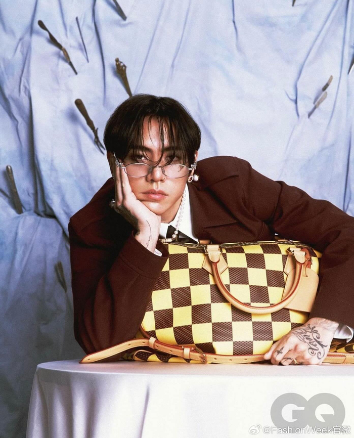 IU新MV神秘男主角是DPR Ian！__财经头条__新浪财经