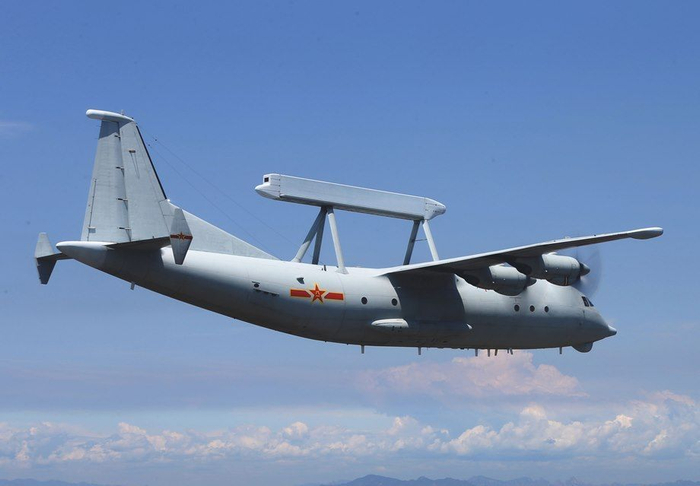 雷达技术比美预警机先进三代!一样的气动外形:KJ-600抄了美军E-2?