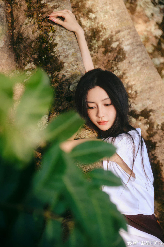 Angelababy《上城士》封面大片，摄影师陈漫，图五有张绝美路透，美貌依旧