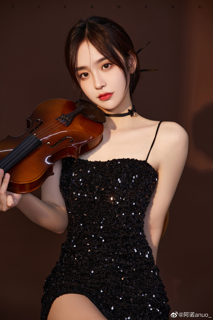 “她很娇气的” 摄影 @王明杰MingJie 出镜