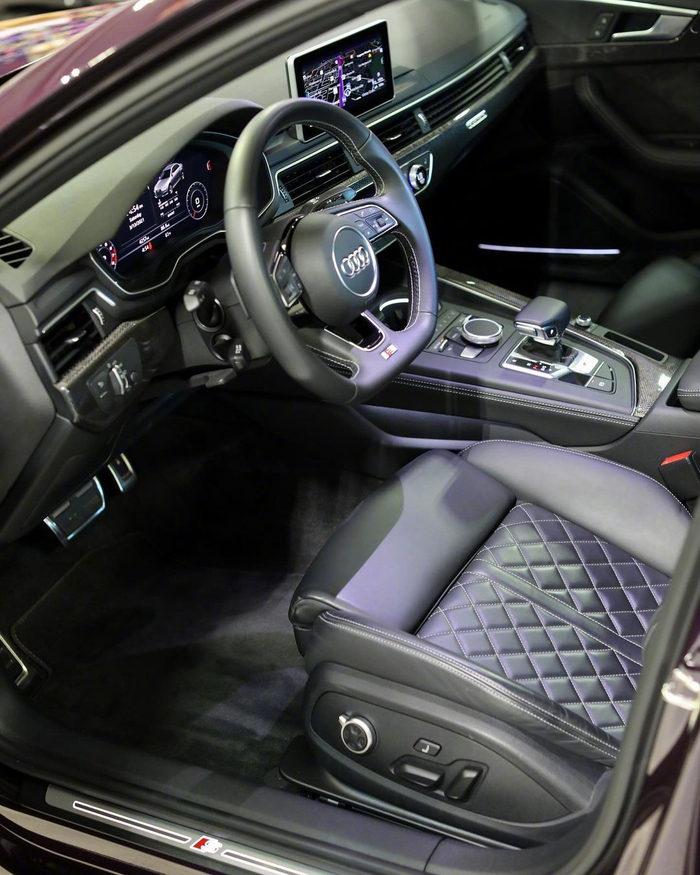 奥迪Audi S4 Exclusive Merlin Purple