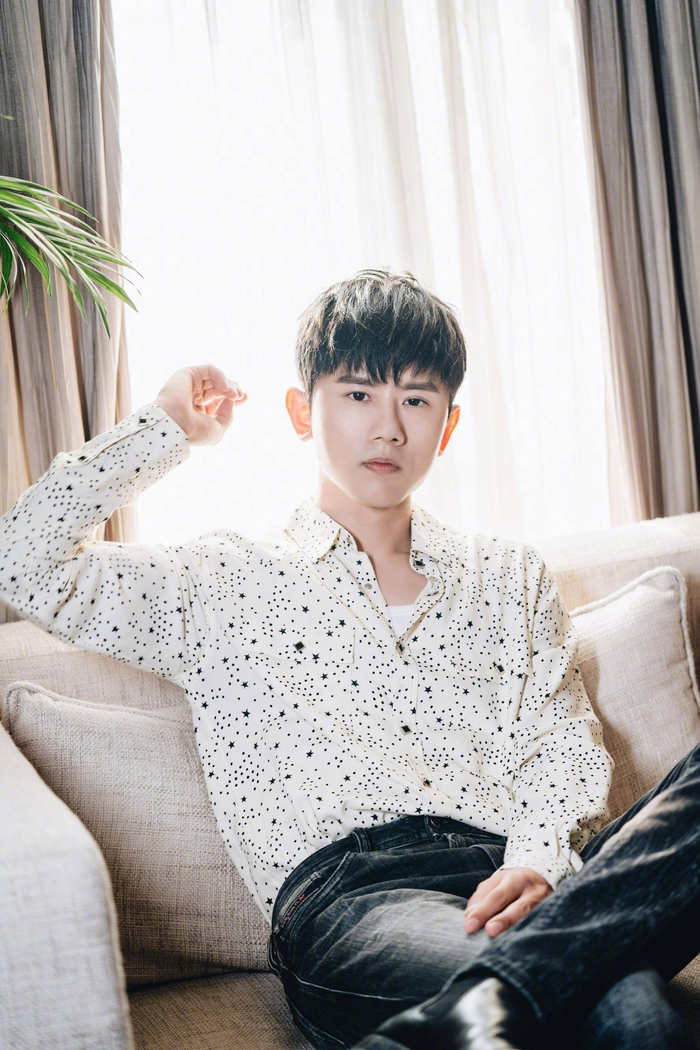 张杰晒肌肉照，u1s1杰哥这个身材也太好了吧……