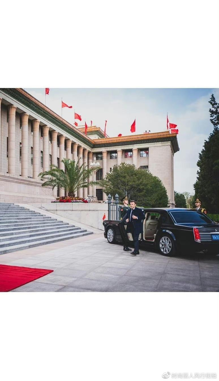 马克龙访华官方照太牛了！他穿西装被列队欢迎，背影气场强到爆棚|马克龙|访华|背影_新浪新闻