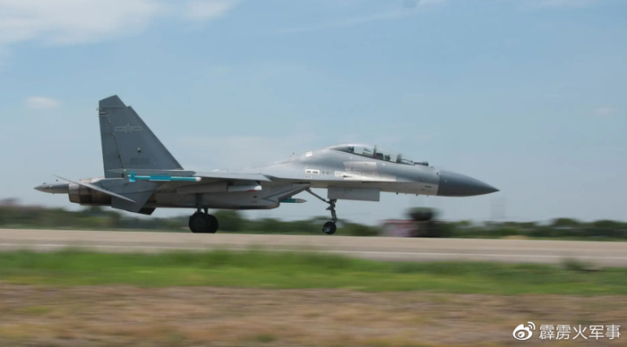歼16D电子战飞机有多猛？外界评价超越美EA-18G，全球几乎没对手