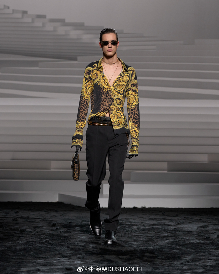 Versace 2024 秋冬系列大秀一览 part2__财经头条
