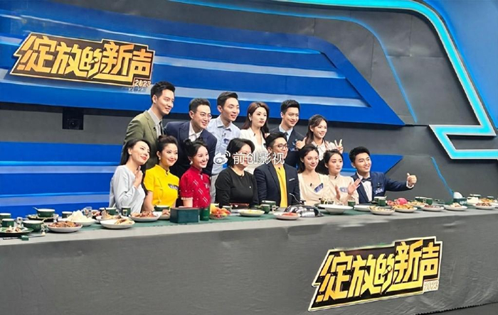 主持人大赛苌道勤晋级，和冯硕刘仲萌差距大，敬一丹点评一针见血__财经头条__新浪财经