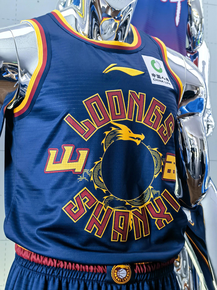 CBA新赛季发布会上的全新城市球衣……__财经头条__新浪财经