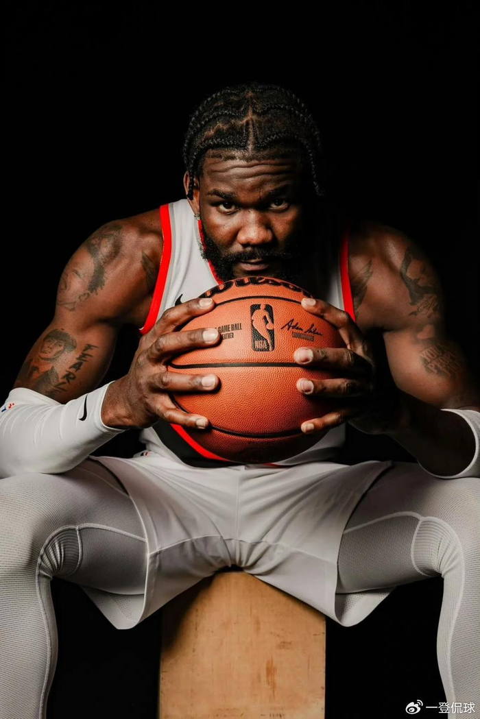 杜兰特、布克轰34+11立功！艾顿遭努尔基奇完爆，太阳大胜开拓者