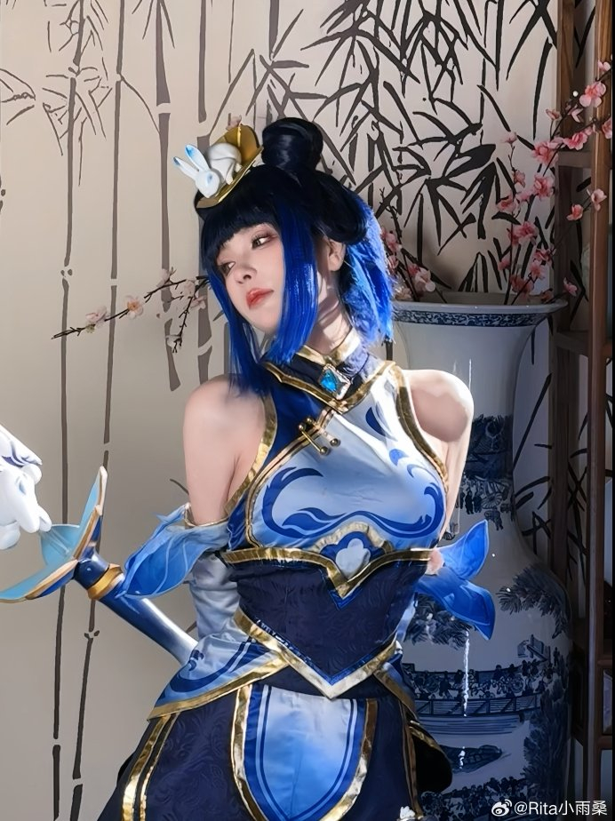 Rita分享cos照：青花瓷拉克丝！