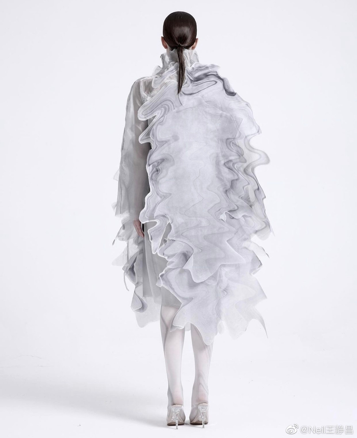 一位从帕森斯设计学院毕业的中国设计师Yushi__财经头条