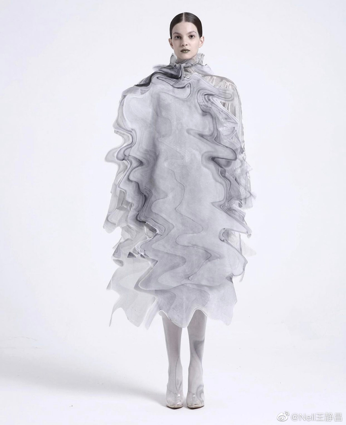 一位从帕森斯设计学院毕业的中国设计师Yushi__财经头条