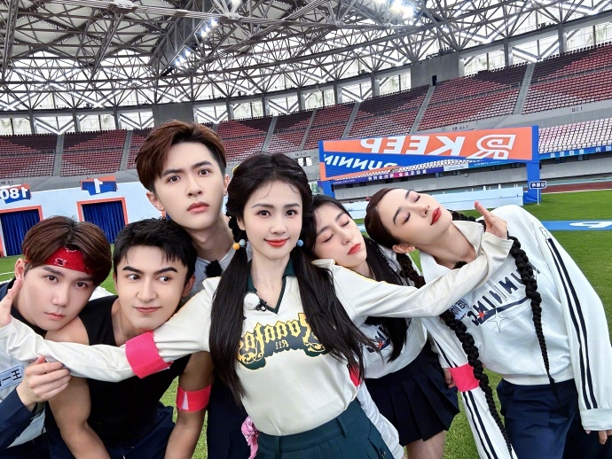 奔跑吧白鹿范丞丞周深晒团队合照！一起朝胜利出发吧！期待