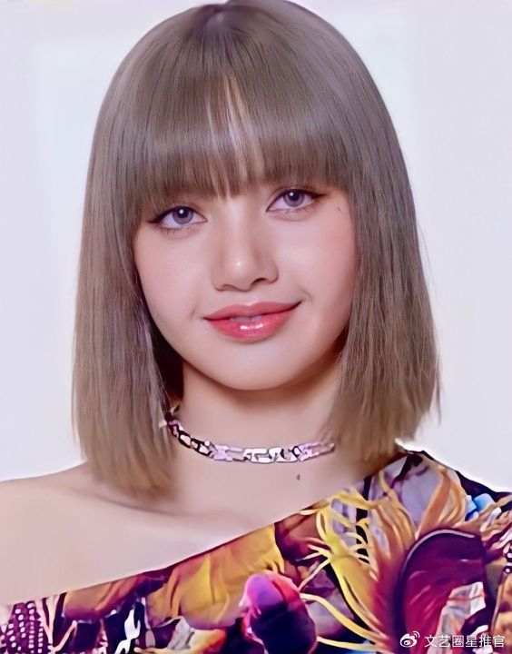 Lisa看欧洲比赛生图曝真容！同场观众很淡定，Lisa激动呐喊被嘲讽__财经头条__新浪财经