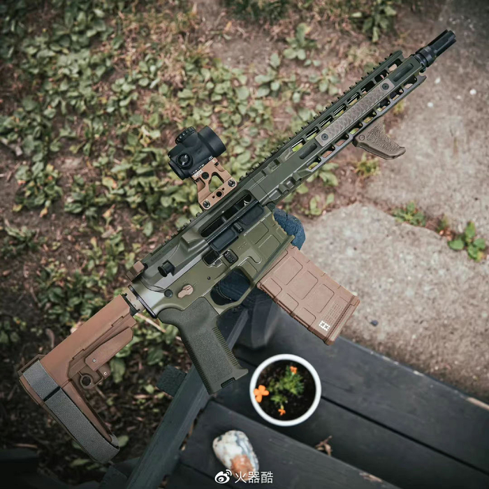 【国外枪迷摄影】有时候觉得 它们何尝不是现代工业杰出的艺术品呢？