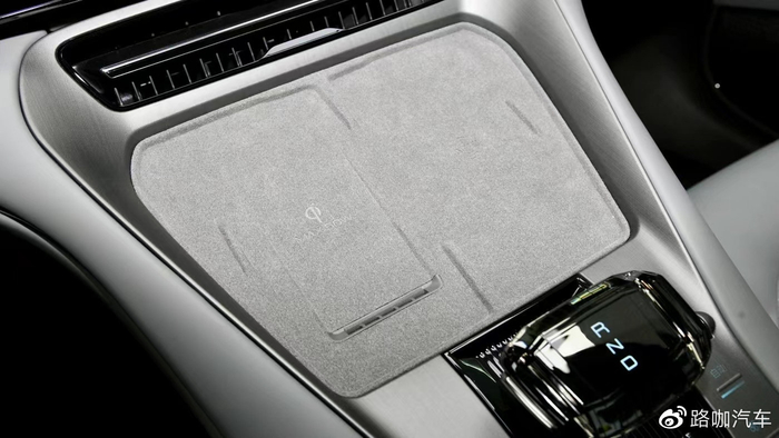 绕过高通8155，6nm芯片实现6屏联动，解析腾势N7座舱__财经头条__新浪财经