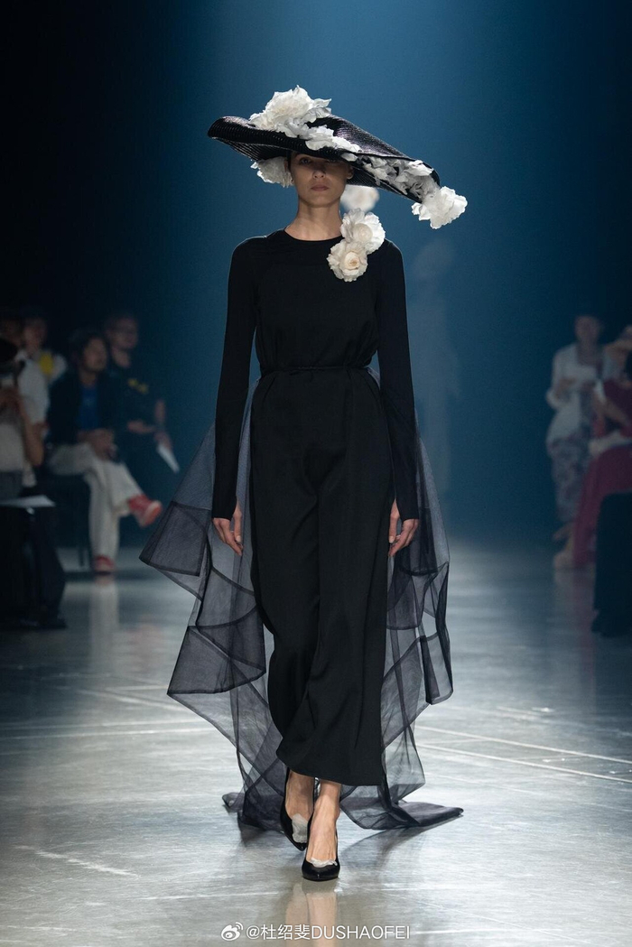 Haute Mode Hirata 2026 春夏时装秀一览__财经头条__新浪财经
