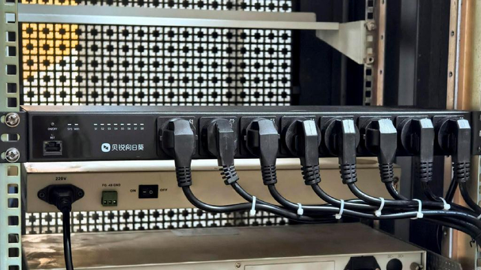 向日葵智能PDU首发评测，工业级8孔独立远控，机房运维爱不释手|设备|机柜|管理|插线板|故障_新浪新闻
