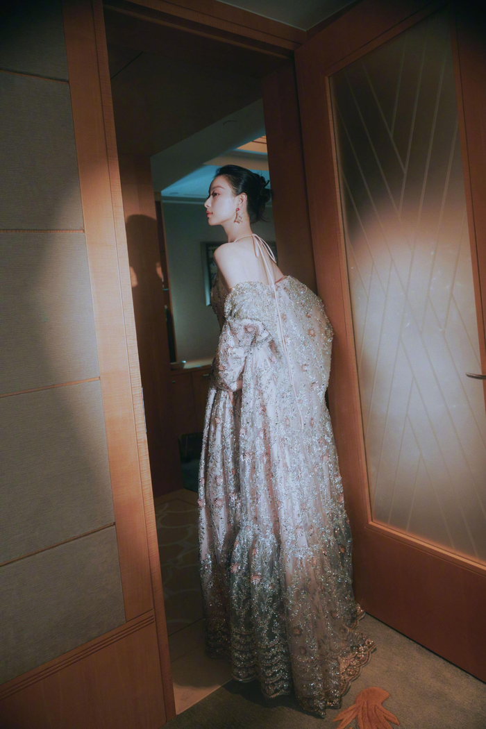 今天，亮相的 身穿M essential 2024 春夏系列……