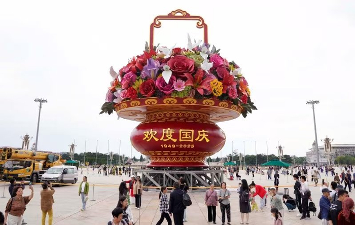 天安门祝福祖国巨型花篮已合龙__财经头条__新浪财经