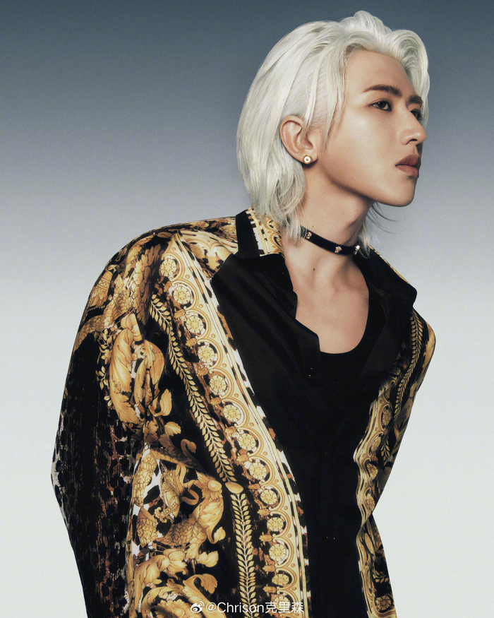 蔡徐坤┊今日与Versace的动作一览…__财经头条__新浪财经