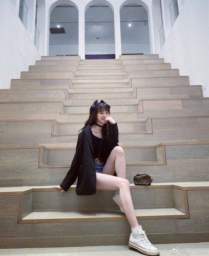 她叫张琳苑，98年，就读于中国戏曲学院，身高172cm，双子座